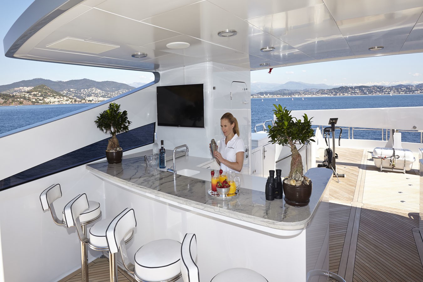 Yacht ZOOM ZOOM ZOOM, Trinity | CHARTERWORLD Luxury Superyacht Charters